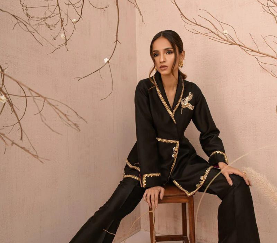 Discover the elegance of traditional Indian wear – Poshak by Hir